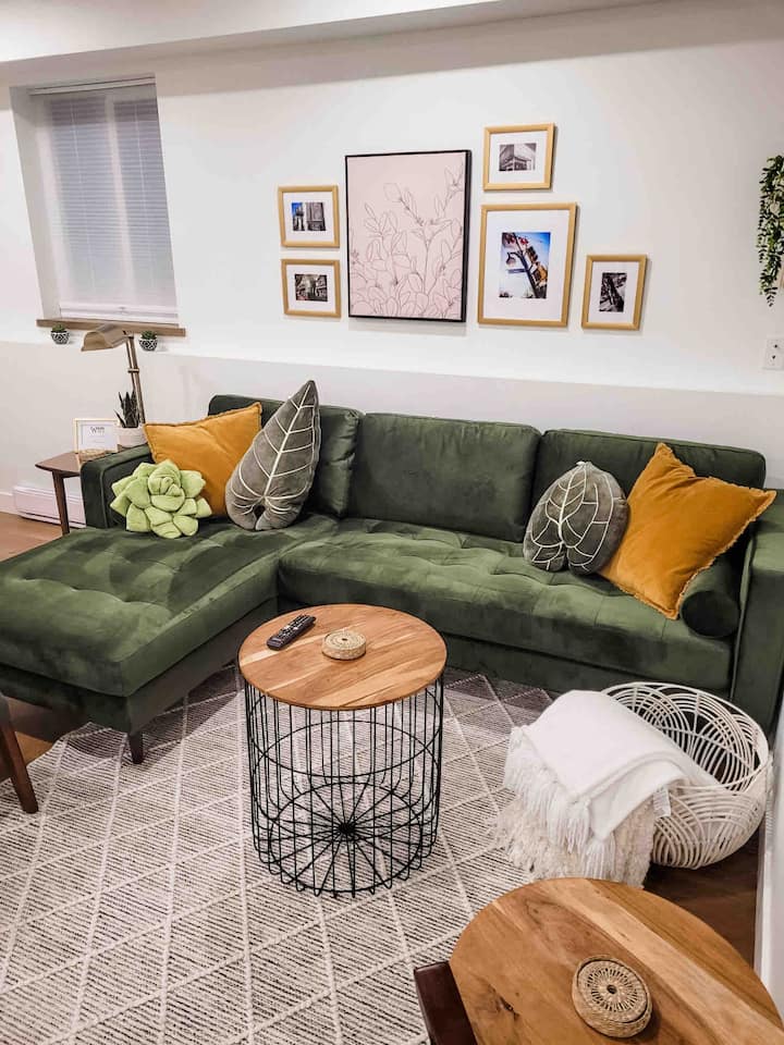 Beautiful 3br Work/play @ Commercial Dr! - Vancouver