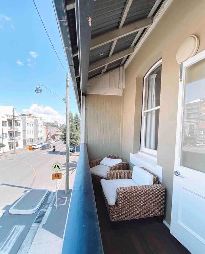 Beach Side Terrace In The Heart Of Cbd - Waratah