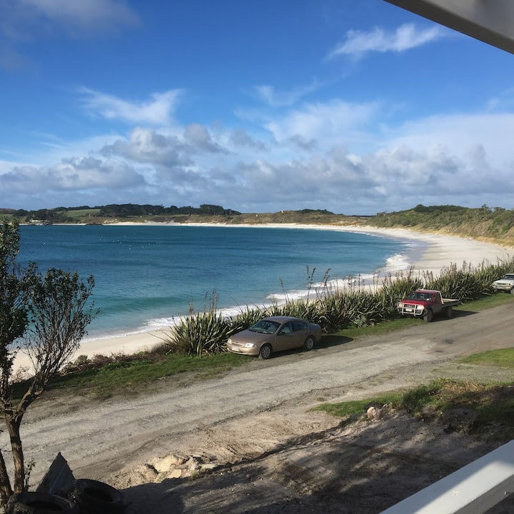Skirmish Bay Stay - Chatham Island
