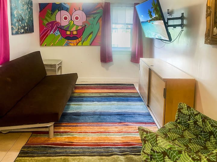 Cute One Bed Apt Great Location | No Cleaning Fee - King of Prussia, PA