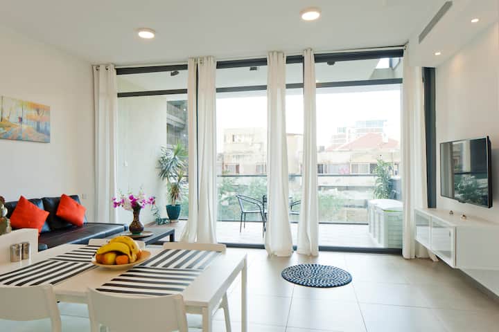 Cosy Apartment With Terrace,parking&safe Room - Telavive