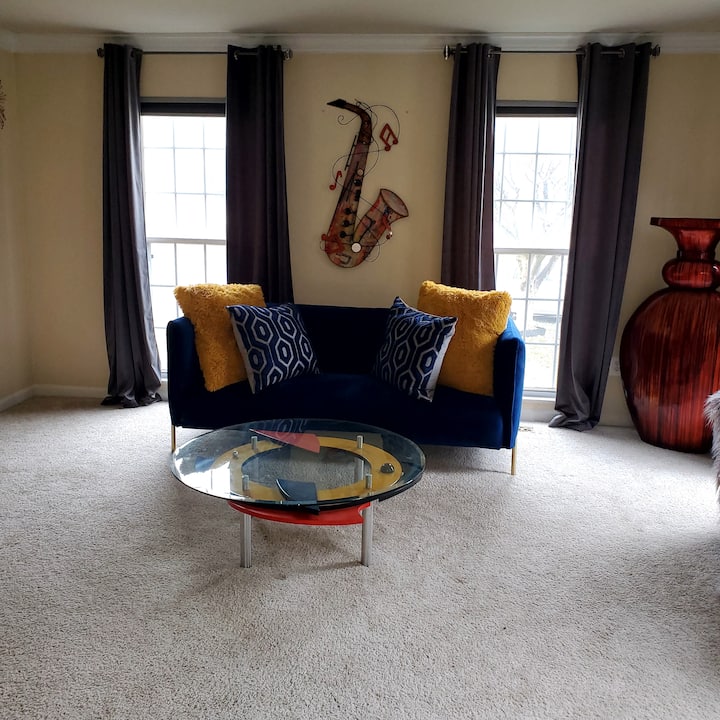 Contemporary Home Near National Harbor - 월드로프