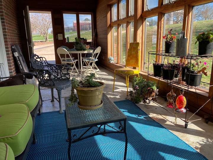 Serenity Cottage - Fayetteville, AR