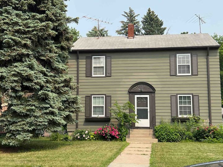 Cozy 2br Main Level Apt: 6 Blocks From Ndsu - Fargo, ND