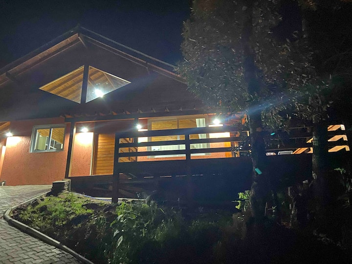 Casa Agradável Com Piscina - Gramado