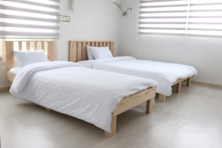 Cozy Flat Nearby Metro And E-mart(triple Room) - Seoul