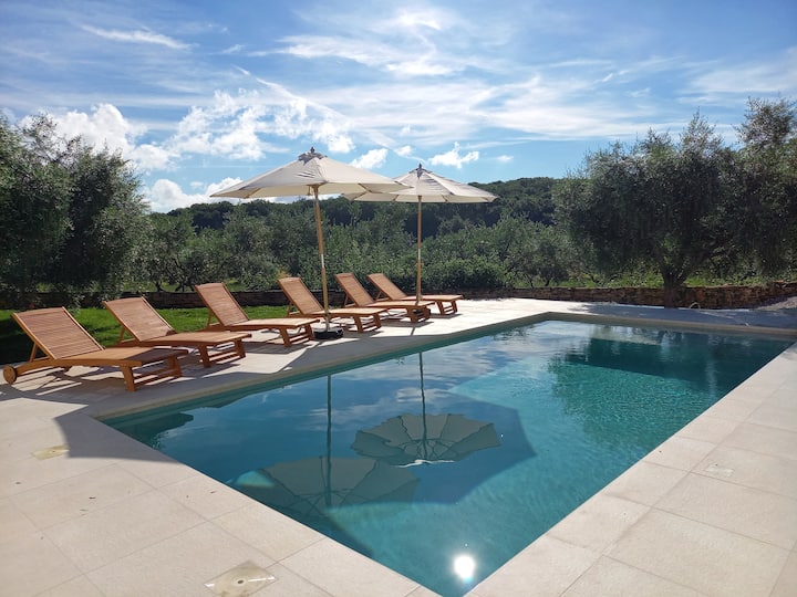 Beautiful Holiday Home With Pool - Pula