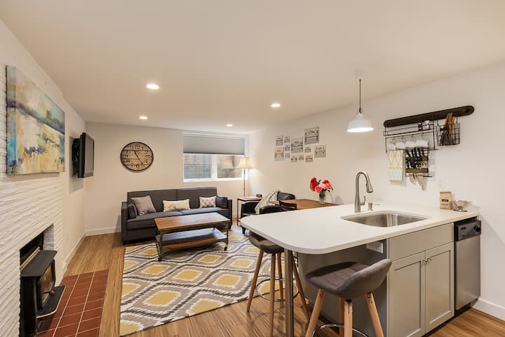 Private Woodstock Retreat With Gorgeous Backyard! - Portland, OR