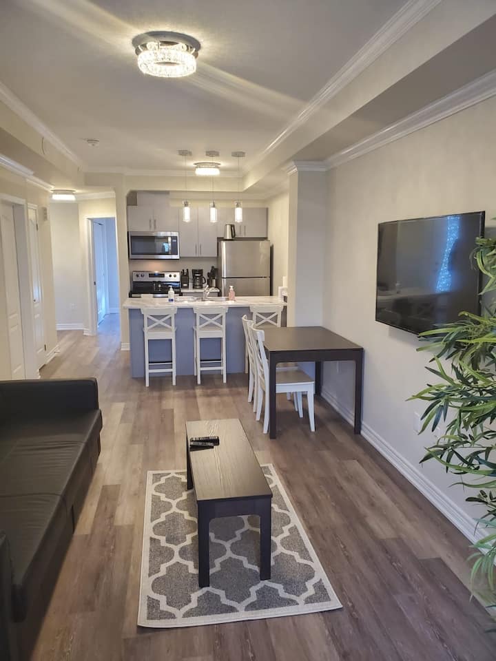 Bright, Modern, Conveniently Located Townhouse - Grimsby