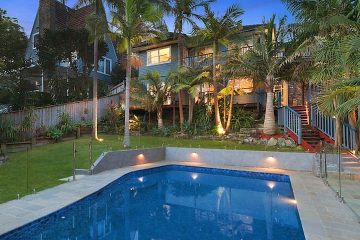 Tropical Oasis In Central Northern Beaches - Sydney