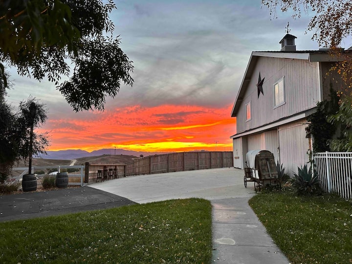 Charming Barndominium With Country Views Awaits. - Atascadero, CA