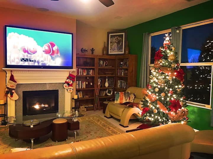 Family-friendly Fully-furnished Home - Greenwood, IN