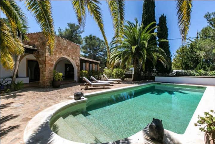 Can Ibisa _ Typical  Finca Ibizenca - Ibiza Airport (IBZ)
