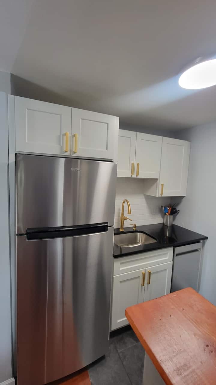 Peaceful -1 Bd 1 Bth W/parking - Madison, WI