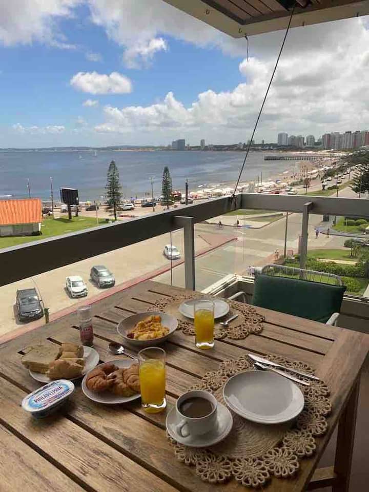 Hermoso Y Renovado En La Mejor Ubicación De Punta. - Uruguay