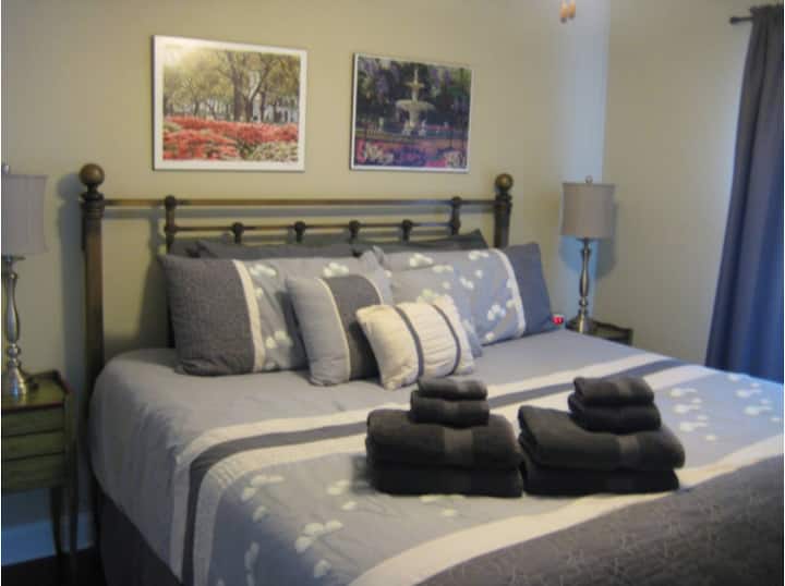 Cozy Carriage House In Starland District - Savanna