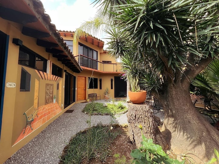 Acogedora Casa Con Patio - 