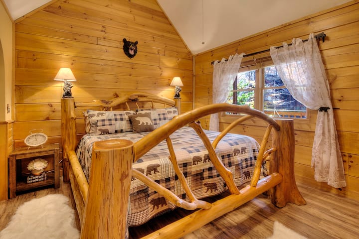 Amazing Honeymoon Cabin! 5min To Parkway! - Pigeon Forge, TN