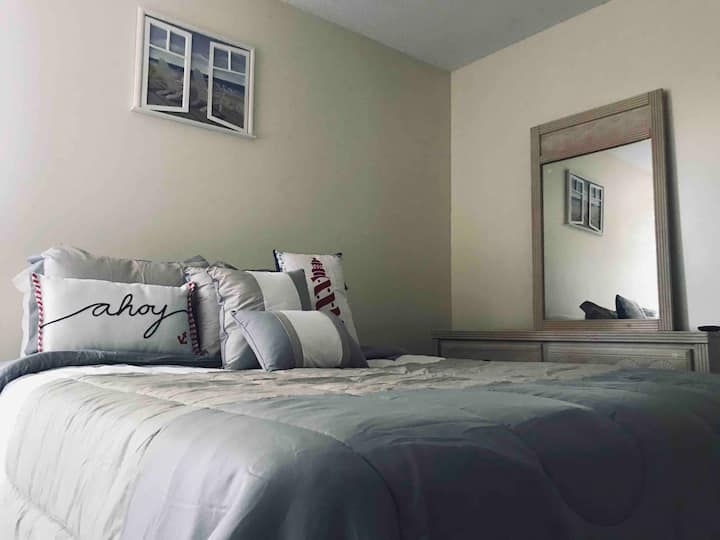 Modern Stay By Downtown-single Room W/ Full Access - Pensacola, FL