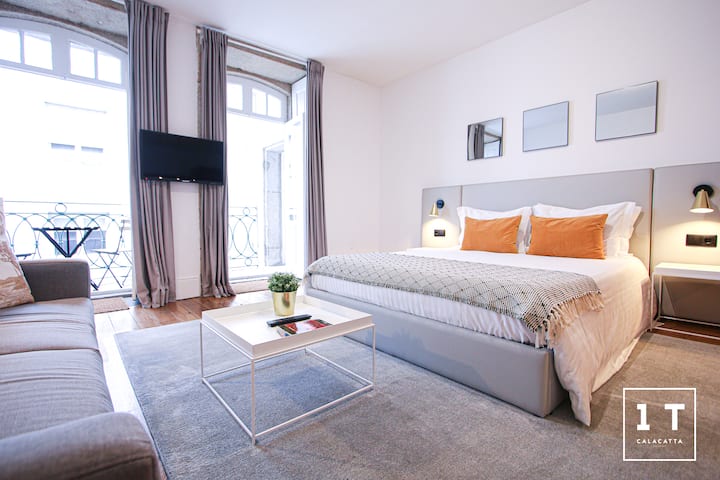 Almada 1t . Calacatta Housing - Porto