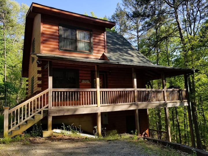 Four Winds Lodge & Hot Tub And Community Pool - Carters Lake, GA