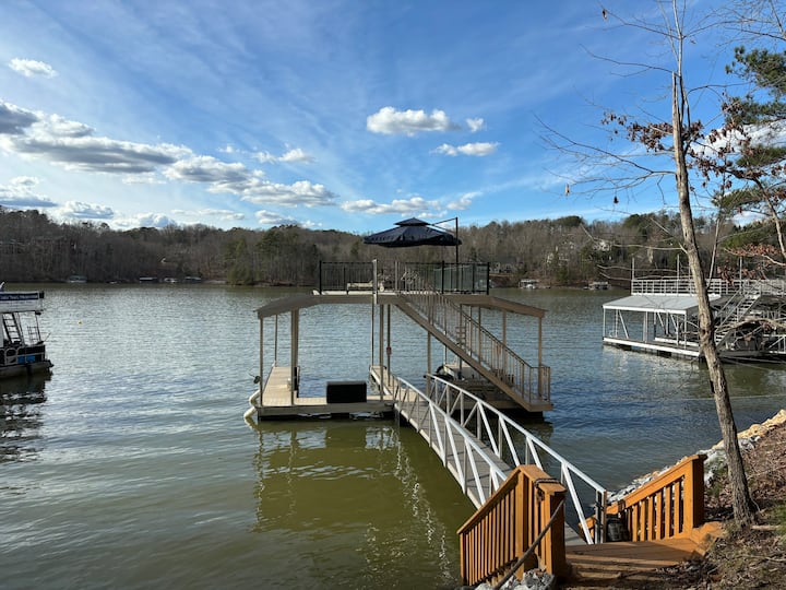 Lake House & Dock.  Relax With Friends & Family. - Lake Lanier, GA