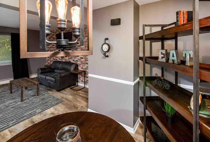 Lansing Layover #9 | Urban Hideaway - Lansing, MI