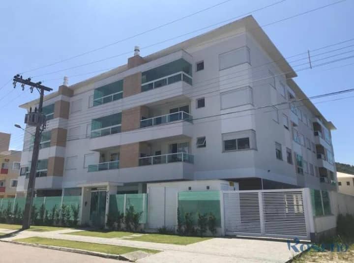 Apartamento Praia De Palmas Com Suite Ar E Piscina - Governador Celso Ramos