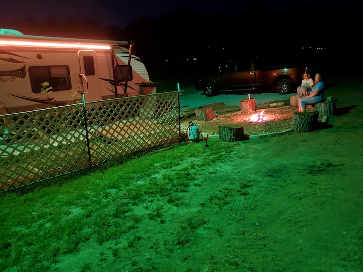 Single Campsite With Your Choice Of Camper - Pickens, SC