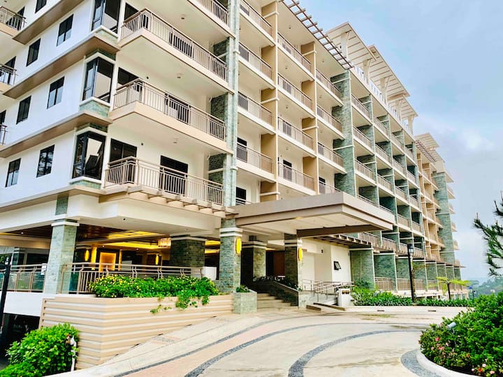 Yourhomeaway, Luxflat 
@ Bristle Ridge 
Baguio - La Trinidad