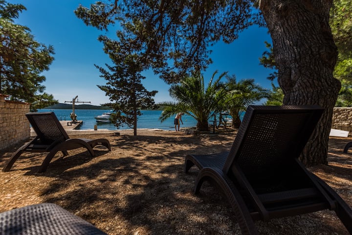 Attractive Summer House By The Sea - Tisno