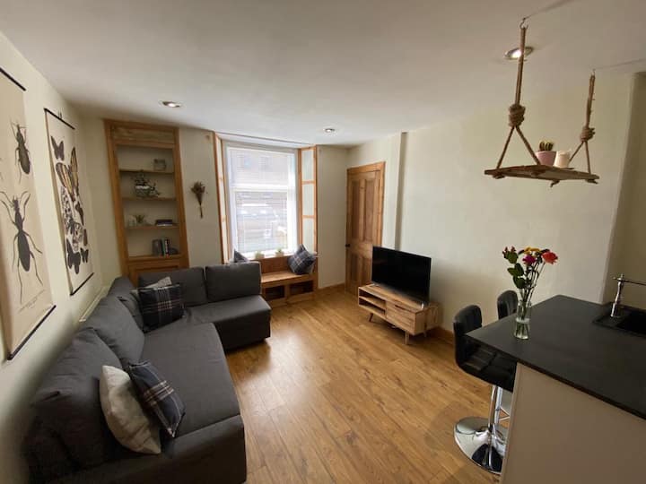Bright Local’s Flat In Trendy Leith - Edinburgh
