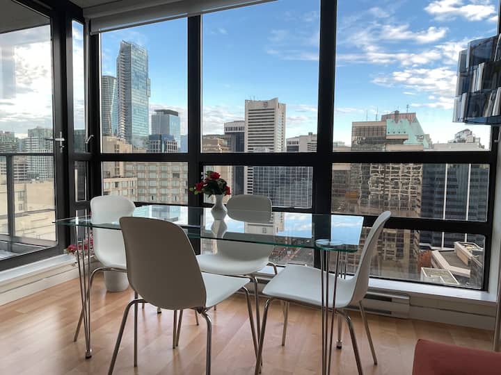 Modern, Bright, Airy Skyhigh Condo In City's Core - Vancouver