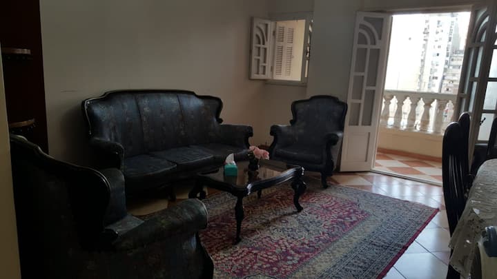 Spacious 3-bedroom Apt (5 Beds) - Great Location - Alexandria