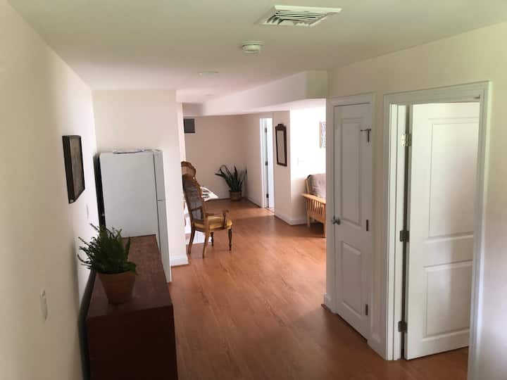 (#20-5) Light Filled Suite At Uri Campus - Rhode Island