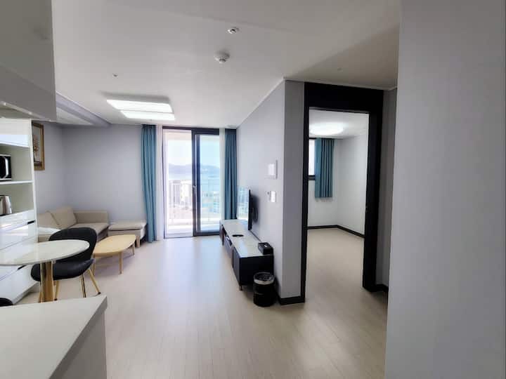 #패밀리룸(24평)#신축#해돋이오션뷰# 롯데몰 옆#무료주차#취사가능#가족 여행#교통중심지 - Yeosu-si