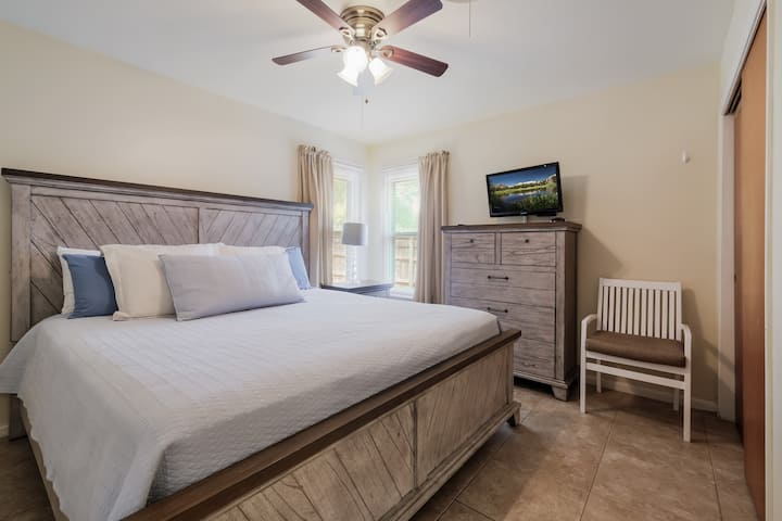 Sage Suite Ii - Safe, Clean, Comfy (Pet Friendly)* - Alamo Heights, TX