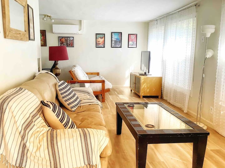 The Rock N Roll Cottage - Modesto, CA