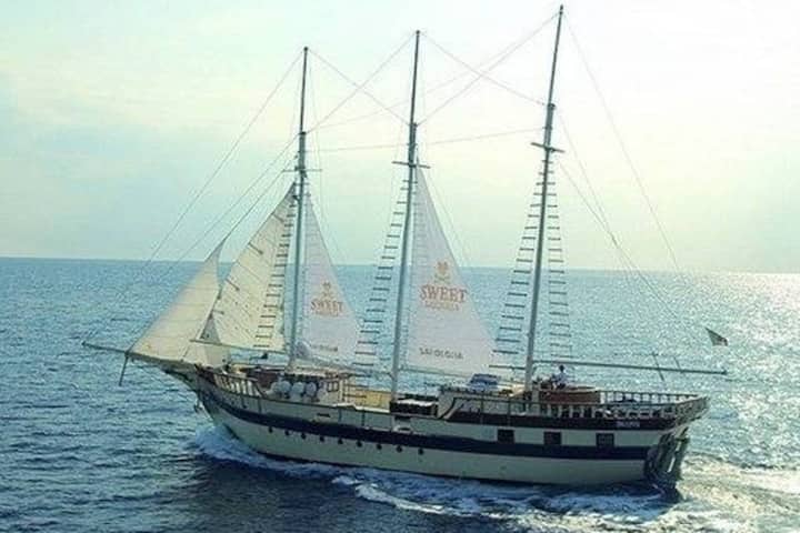 Elpirata Boat B&b, Charter & Daytrip - Salerno