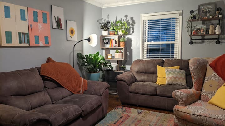 Entire House - Walking Distance From Nd Stadium! - South Bend, IN