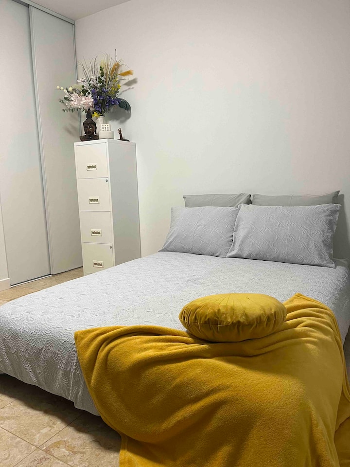 Loveley 2 Bedroom Flat With Garden - Montévrain