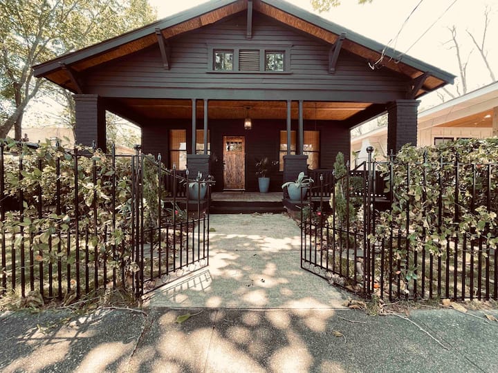 Midnight Bungalow, Near Cargo District & Downtown - Wilmington, NC