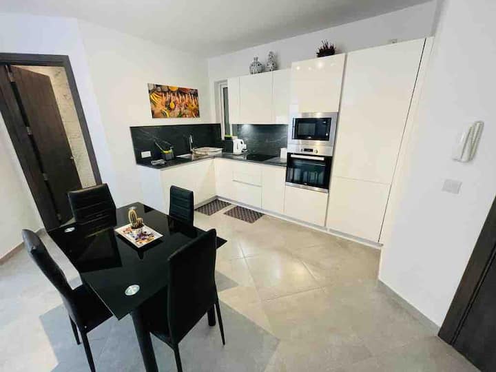 Luxury Furnished 1 Bedroom Apt In Msida/ta Xbiex - Malta