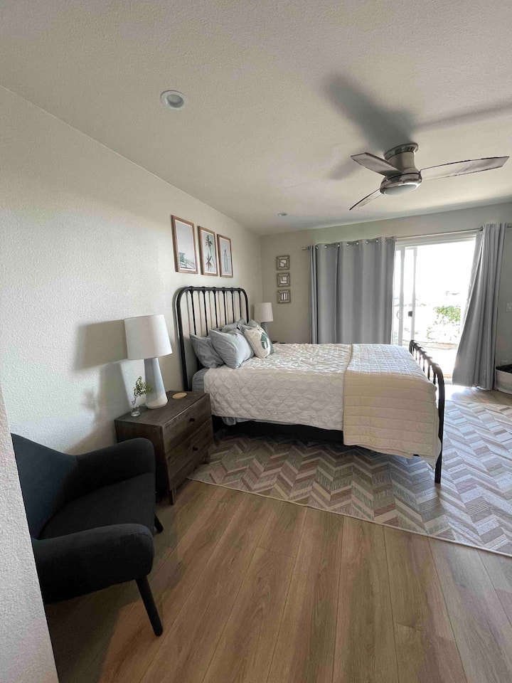 Serene, Modern Beach Studio With Ocean View - Laguna Niguel, CA