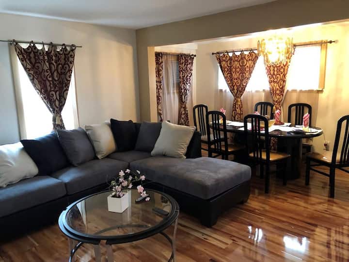 5bedroom Sleeps 22, 15mins Drive To Downtown! - Detroit, MI