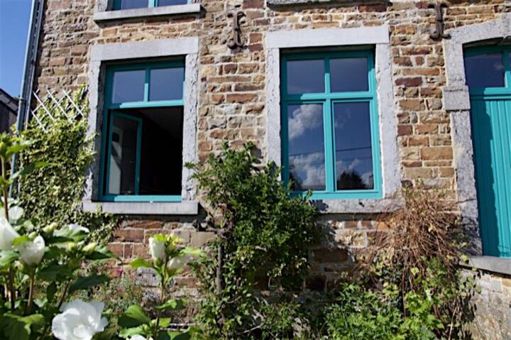 Coin De Tranquillité Dans Ancien Presbytère - Namur