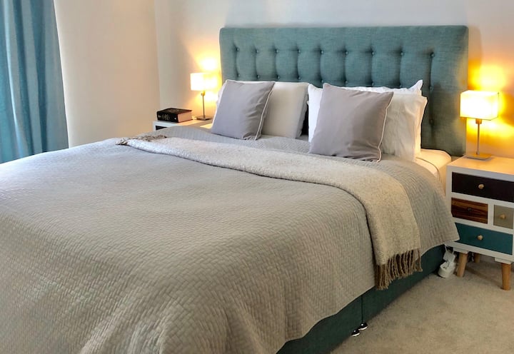 Brand New Luxurious 2-bed Apartment (Entire Space) - Colindale - London