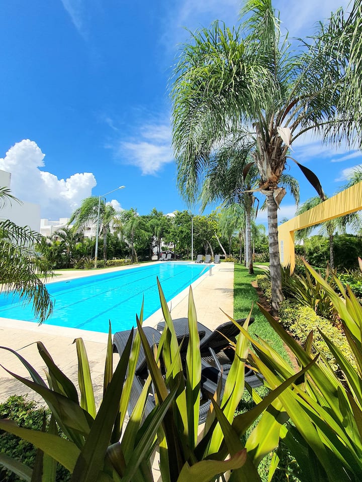 Casa De 3 Niveles En Privada Con Hermosa Piscina! - Quintana Roo