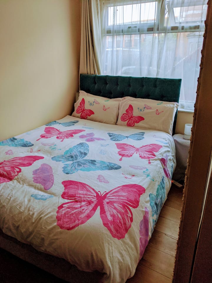 Double Room With Private Shower Room And Toilet. - Nottingham