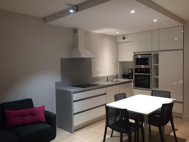 2 Pièces
Tout éQuipé
Rue Magenta
Gare à 200m - Laval, France